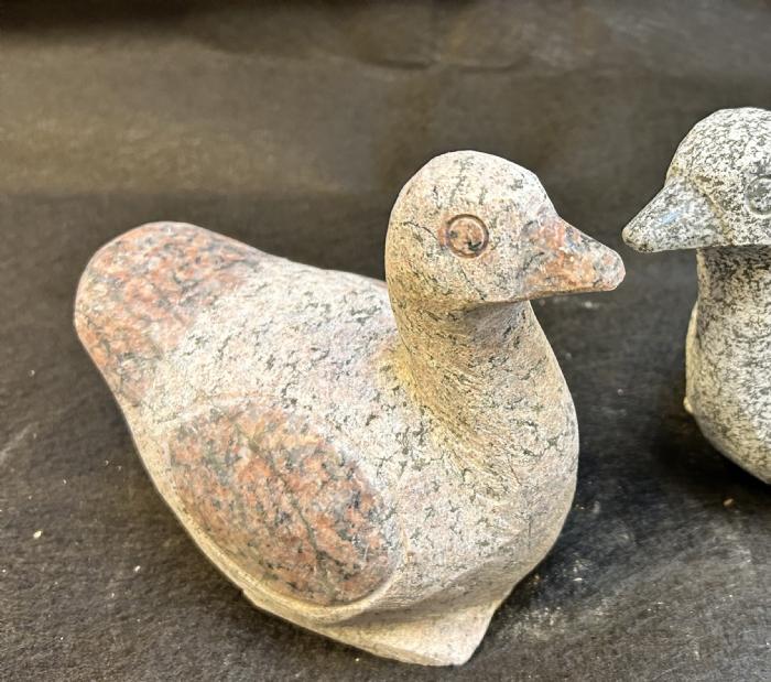 Køb Ælling rød stenfigur 15 cm - med polerede detaljer - Sten og Granit ...