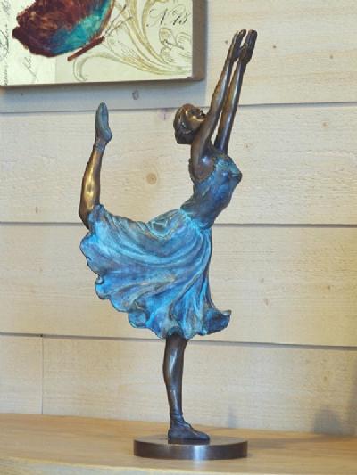 Køb Stor siddende pige Bronzefigur - Bronze menneske figurer og skulpturer