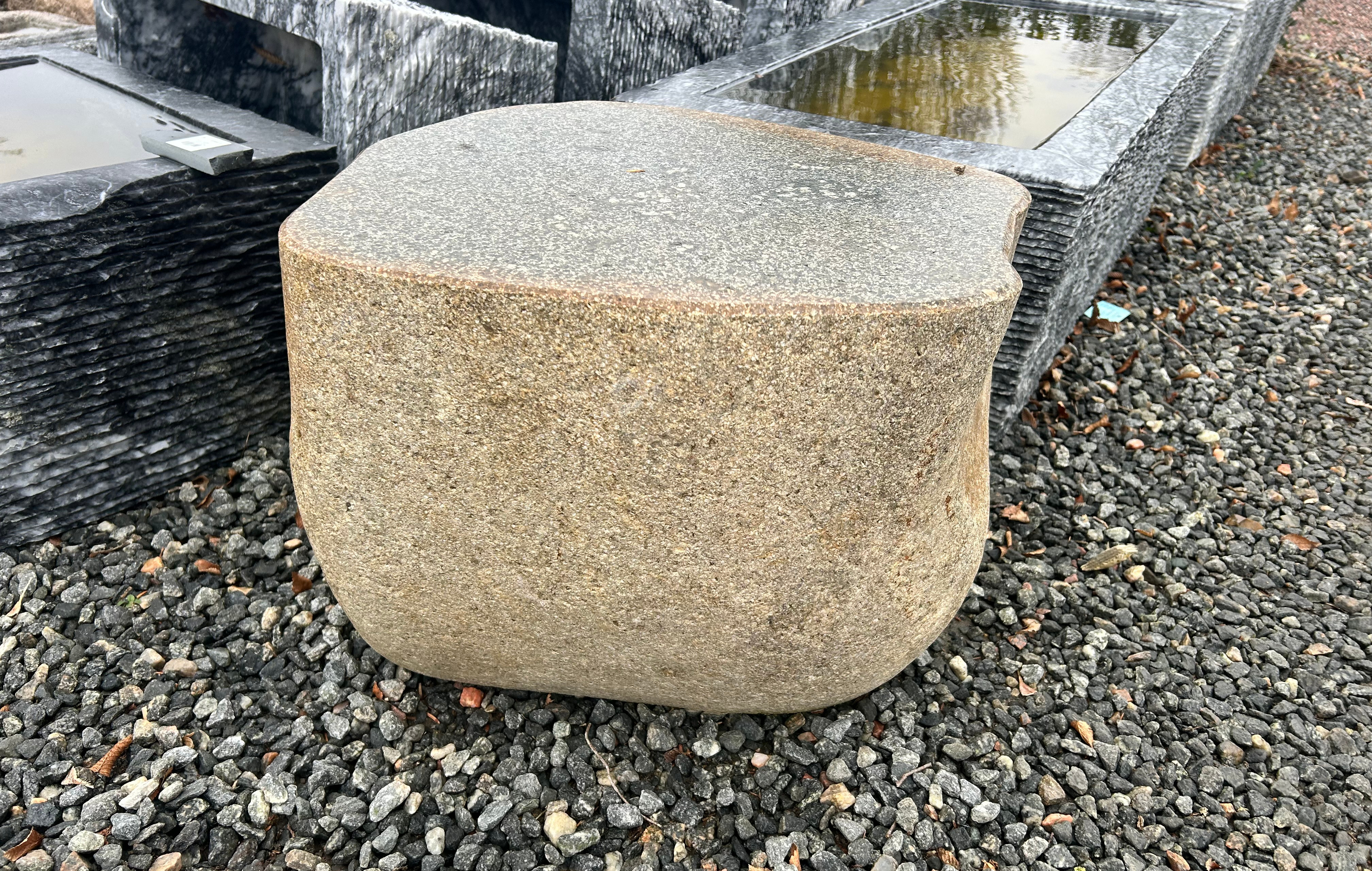 Køb Marksten taburet nr. 5 Ca. 45 x 41 x H 36 cm - Sten og Granit Butikken