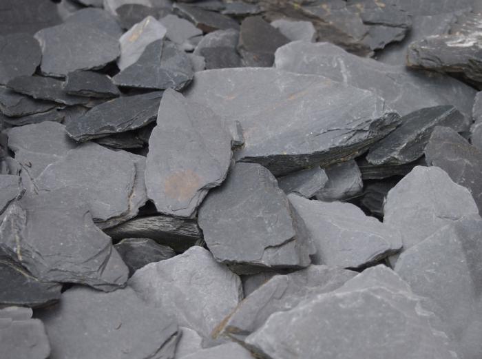 Køb Sort skiferflis / Skiferskærver 30-80 mm, 25 kg pose - Sten og ...