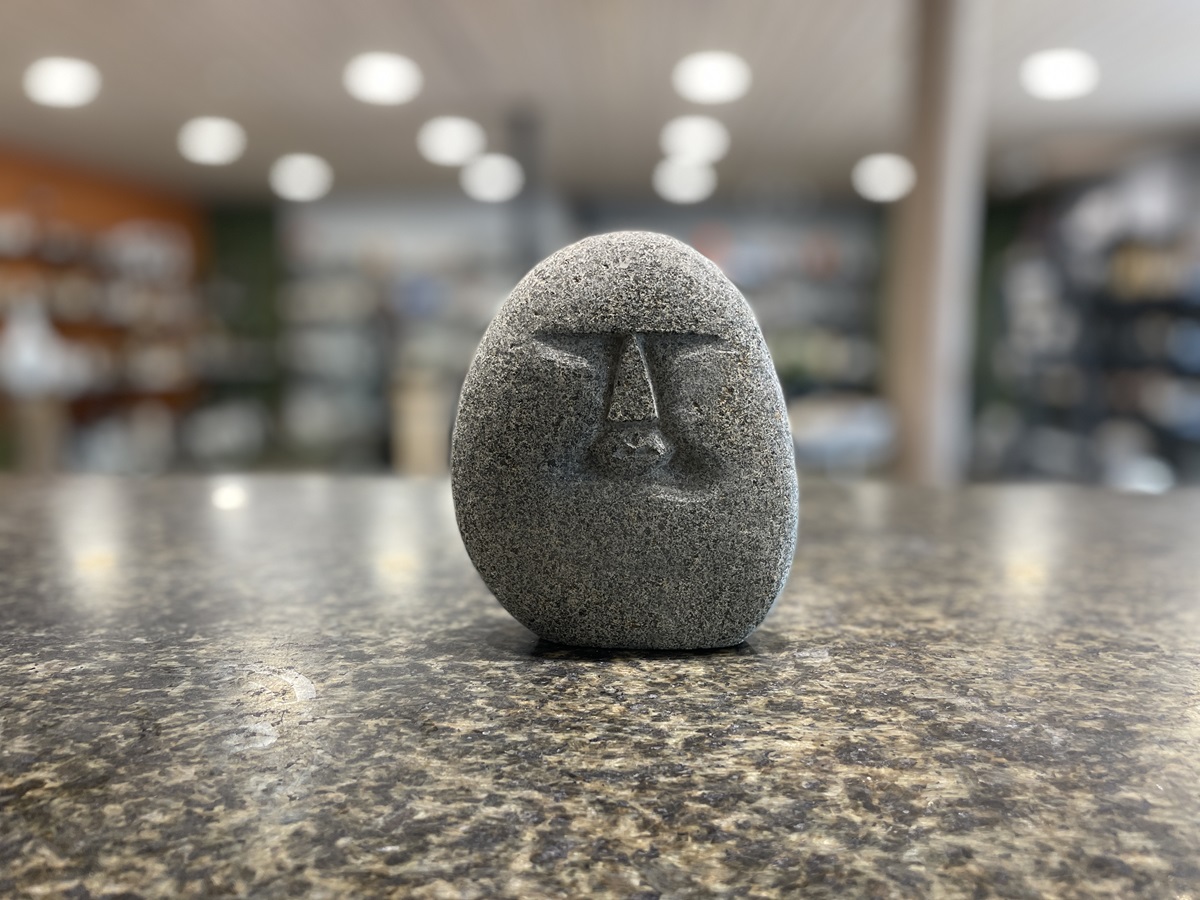 Køb Stoneface spættet H 12-15 cm - Sten og Granit Butikken