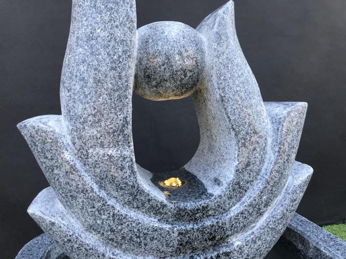 Køb Granit vandsten - springvand og pumper til vand i haven her